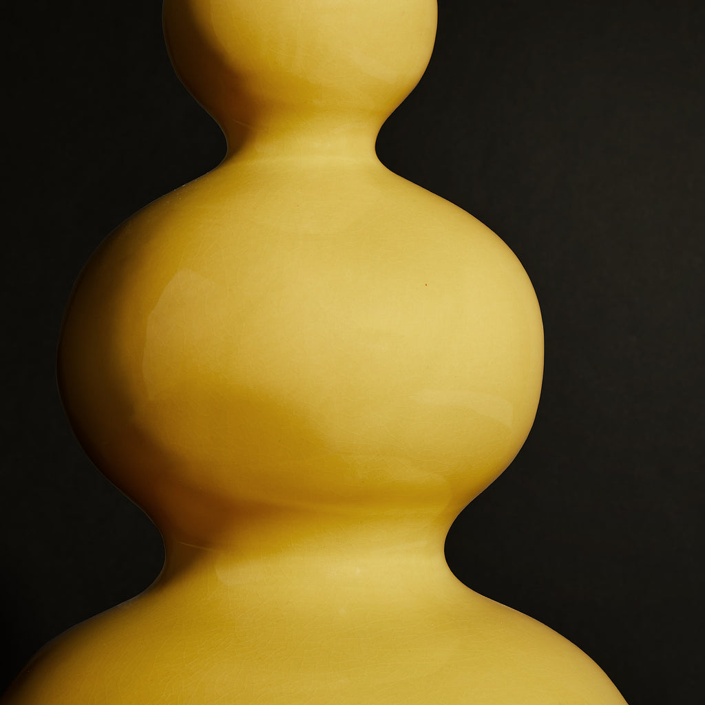 Murphy table lamp in yellow ceramic