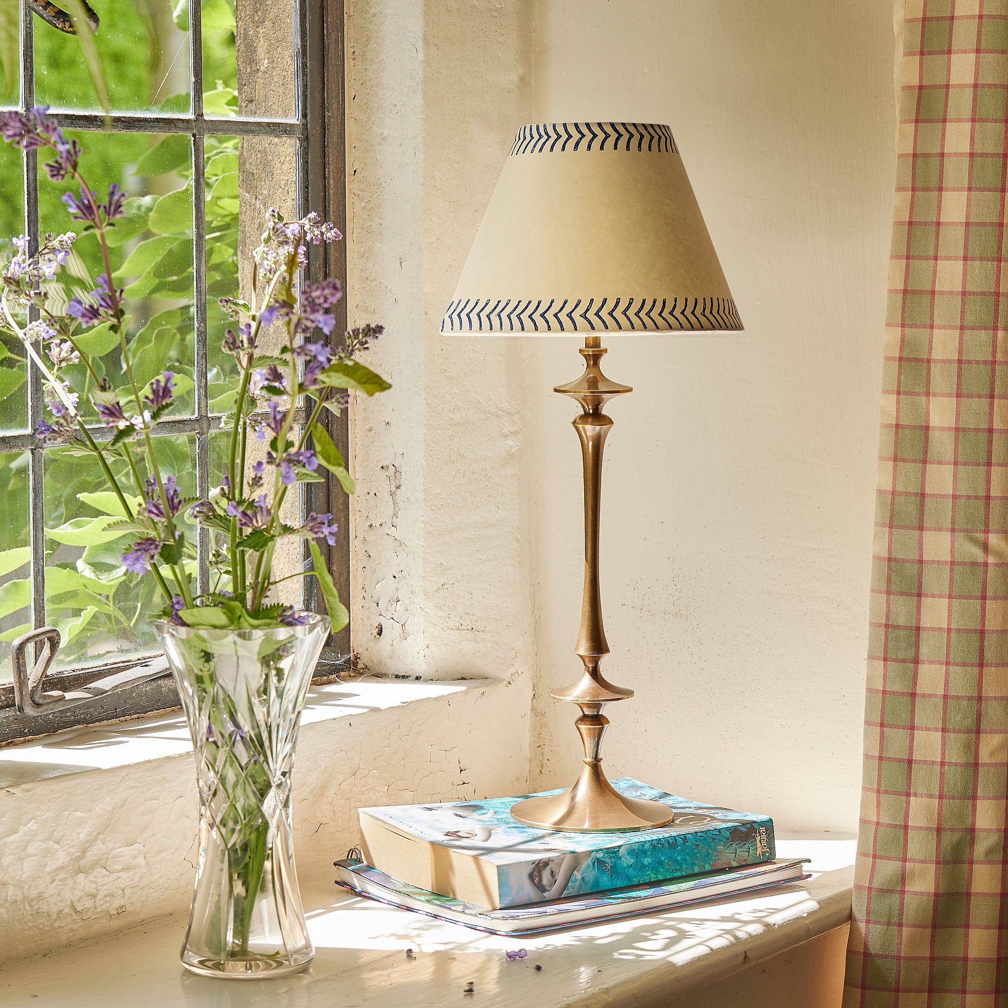 Spindle cordless table lamp in aged brass