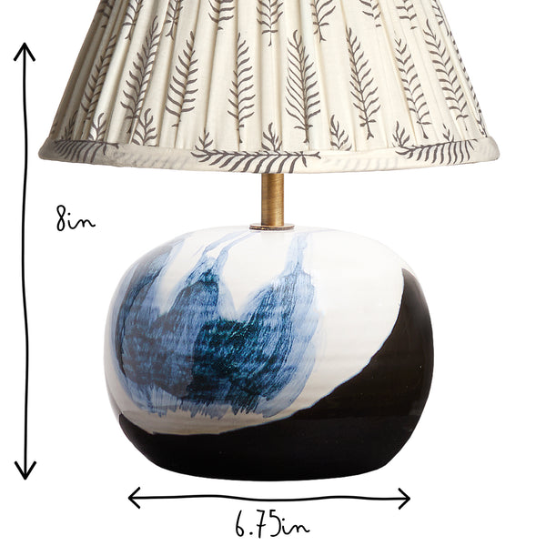 Robyn table lamp in blue and white ceramic