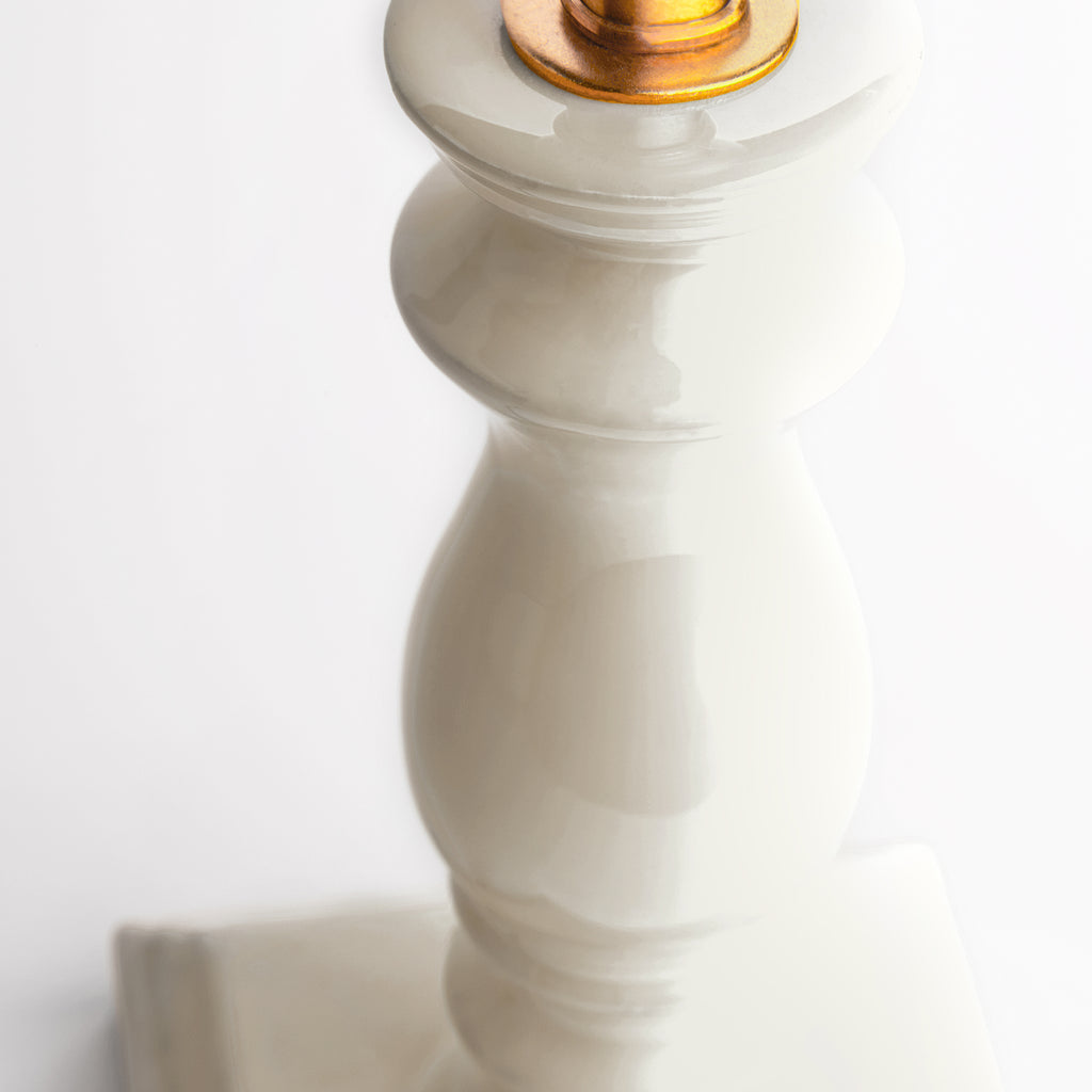Wilma table lamp in cream